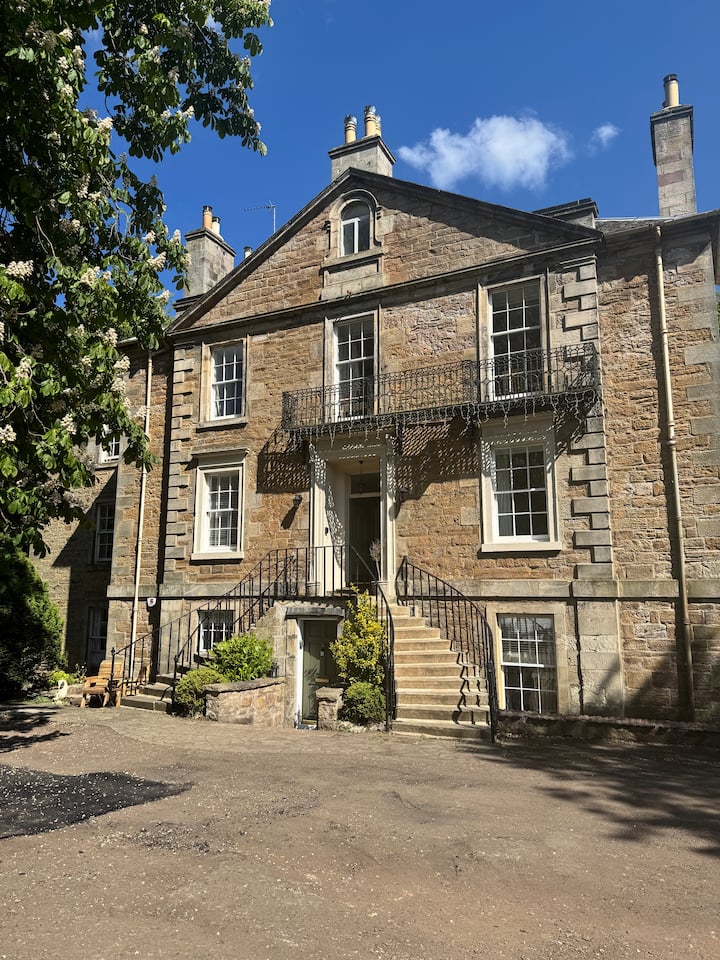Beautiful Apartment In Colinton Village - Edinburg