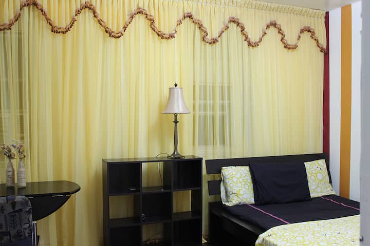 Downtown Toronto (1+) Bedrooms Apartment - Toronto