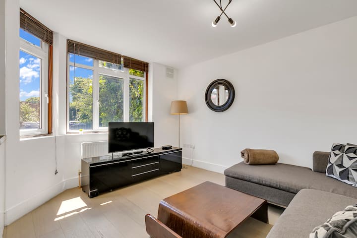 Acton 2 Bed Great Transport Nearly Refurbished - Hounslow