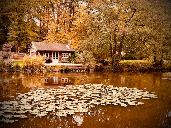 The Little Cabin By The Lake - Uckfield
