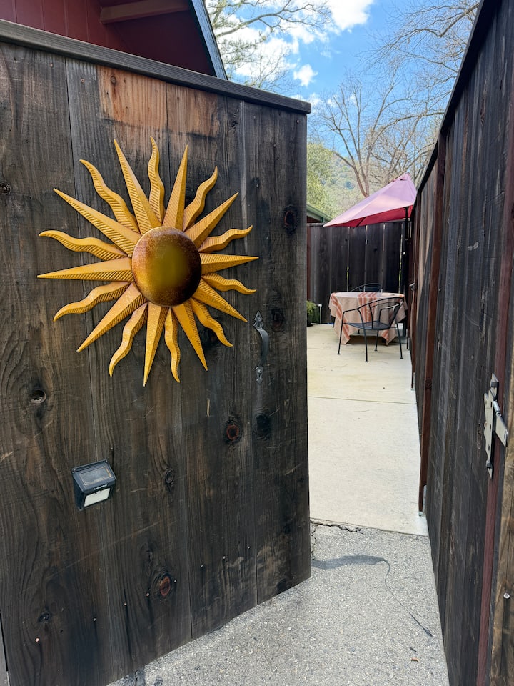 Meadow Lane - Oakhurst, CA