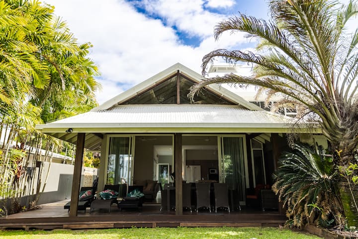 2/24 Donkin - Luxury  - Absolute Beachfront - Mission Beach