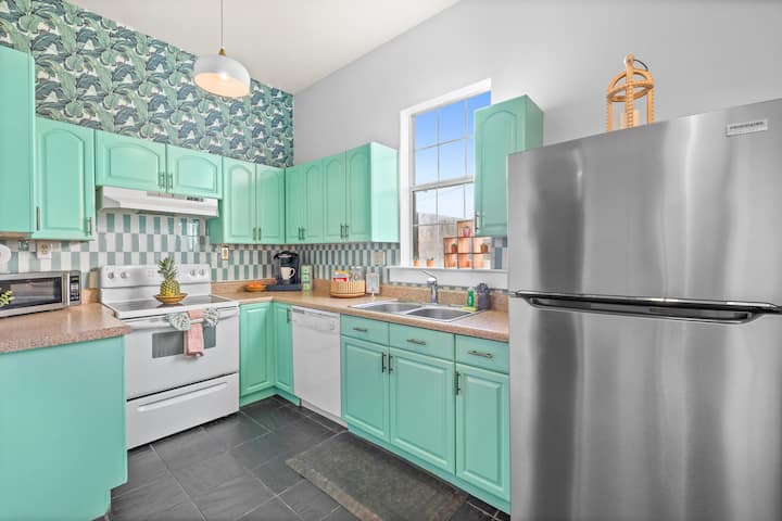 Mint To Be | Starland Palm House | 4br - Savannah, GA