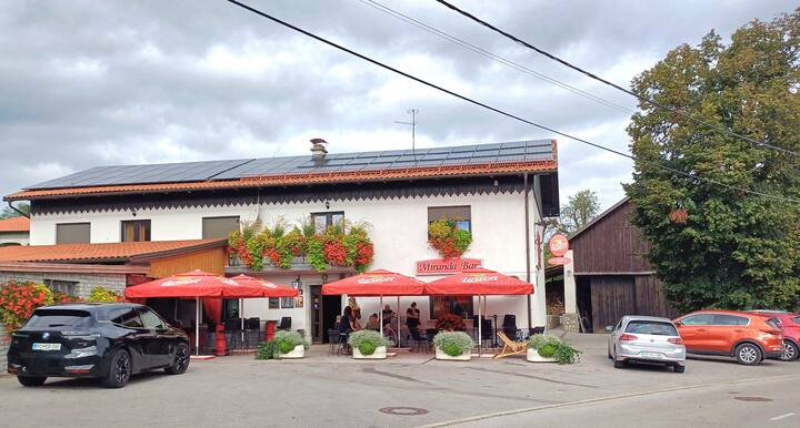 Miranda, All In One Place (Bar & Apartment) - Postojna