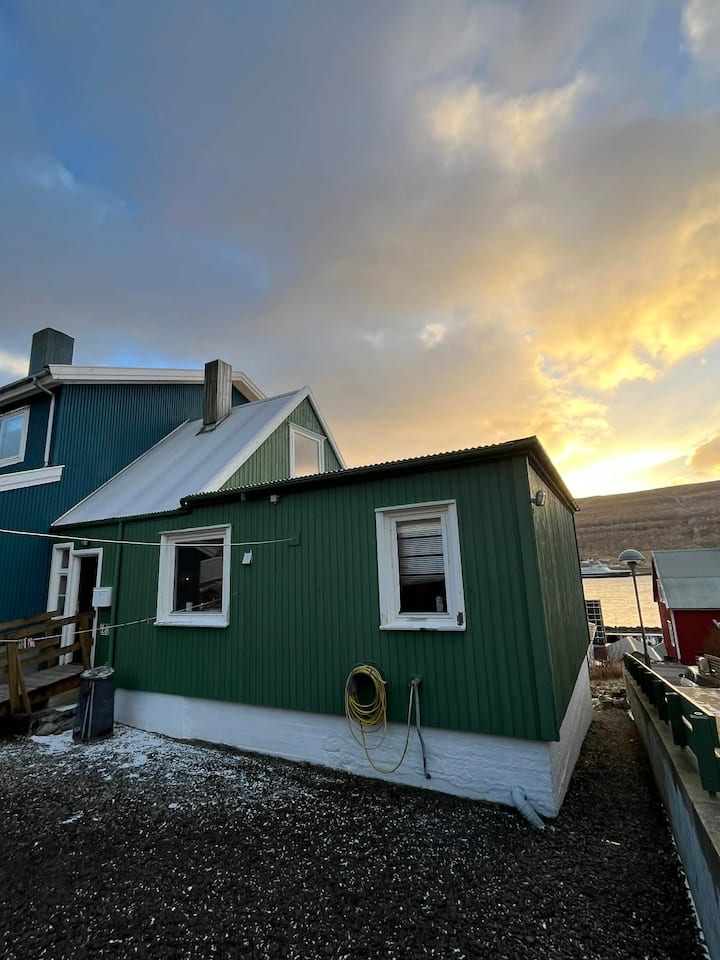 Over 100 åR Gammelt Charmerende Byhus - Faroe Islands
