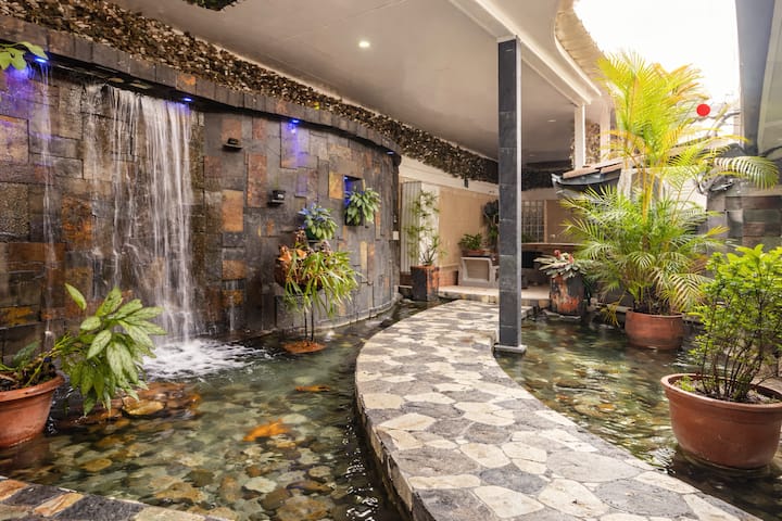 El Poblado Luxury Open Loft – Hot Tub & A/c - Medellín