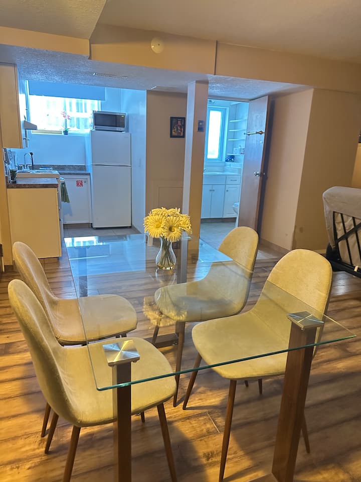 Whyte Forest Suite 
Uofa, Whyte Ave, Parking - Edmonton