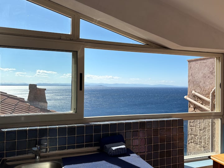 Vue Panoramique Sur Mer Et Sardaigne

7wralk - Les îles Lavezzi