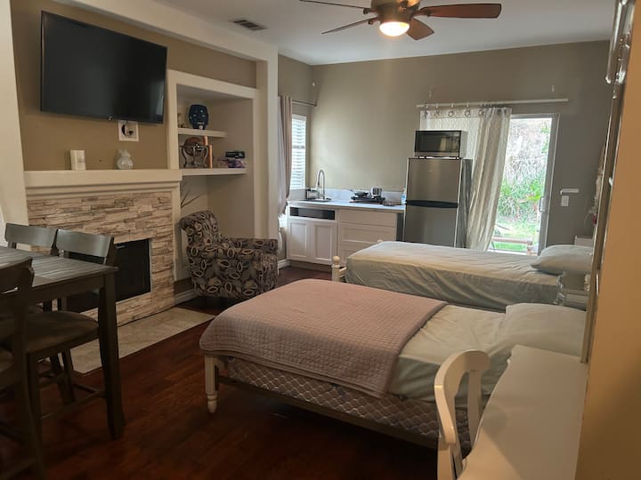 Beautiful Guest House With Private Entrance - Rancho Cucamonga, CA