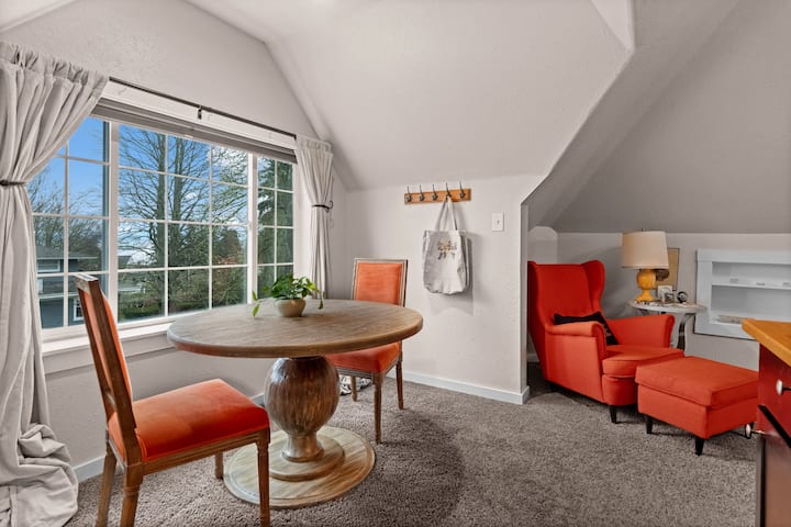 Charming Private Loft • Historic Victorian Retreat - Tacoma, WA