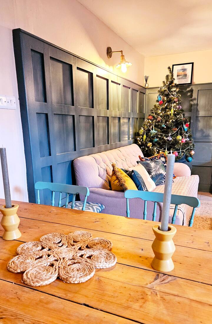 Arty Coastal Cottage, Steps To Croyde Beach & Pub - Croyde