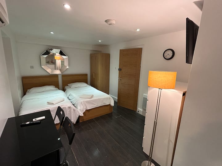 Twin Studio Flat Near Hyde Park Bayswater W2 B53 - London, UK