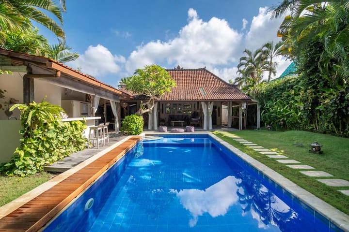 Iconic 2br Joglo | Walk To The Beach! - Bali