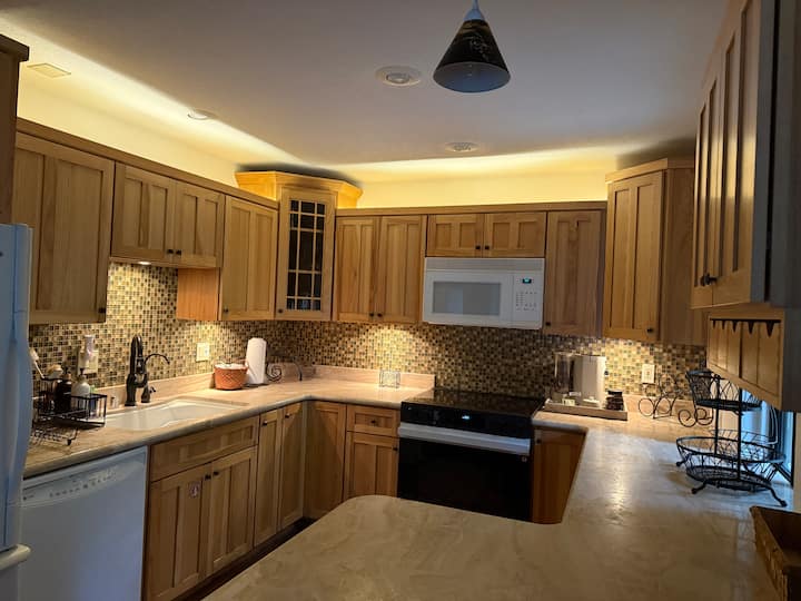 Charming Mountain Condo Near Mammoth Creek - Mammoth Lakes, CA