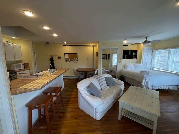 Live In Ready Studio Apartment On Hertel - 水牛城