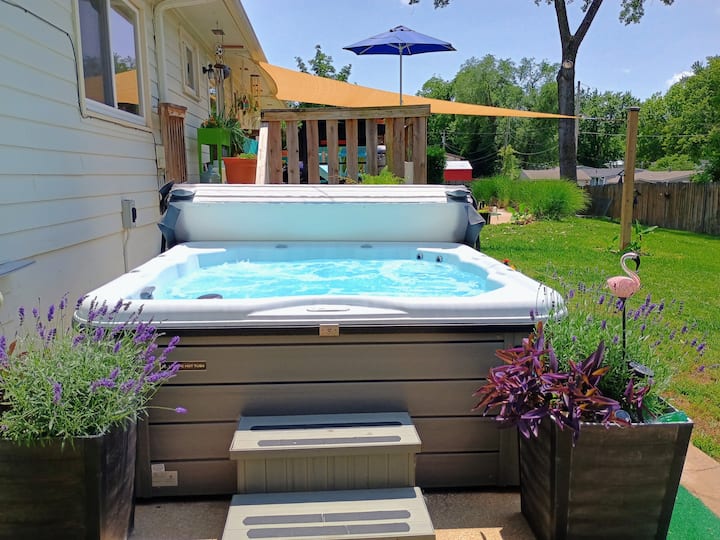 Hot Tub •Fireplace • Clawfoot Tub • 1.8mi To Dt - Lawrence, KS