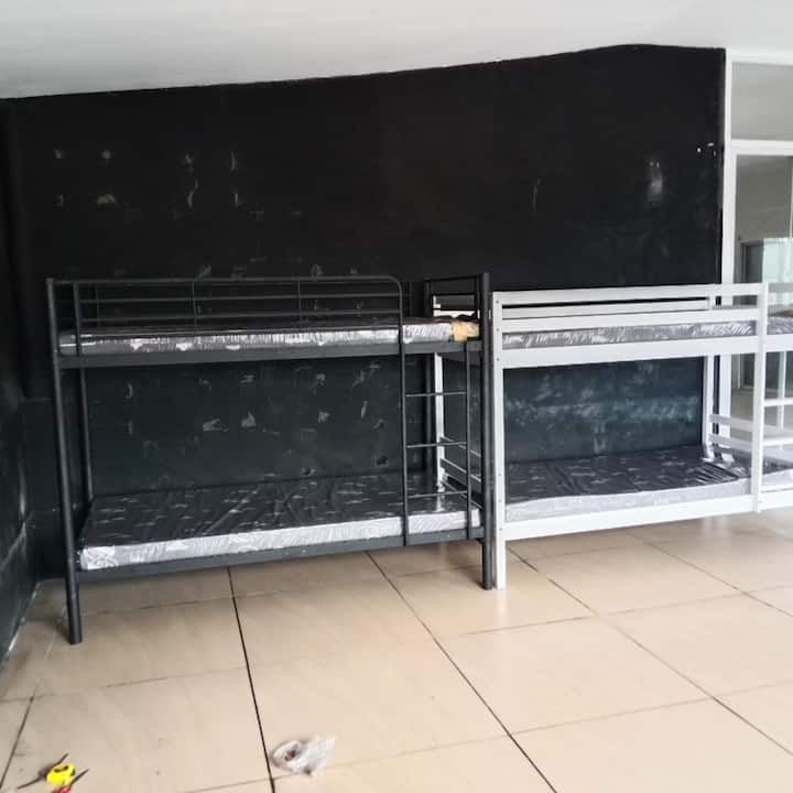 Private Room, Backpackers And Dorm Rooms Available - Cebu City