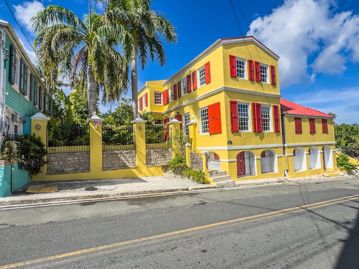 Villa Regina Bella-historic Beauty In Frederiksted - Frederiksted