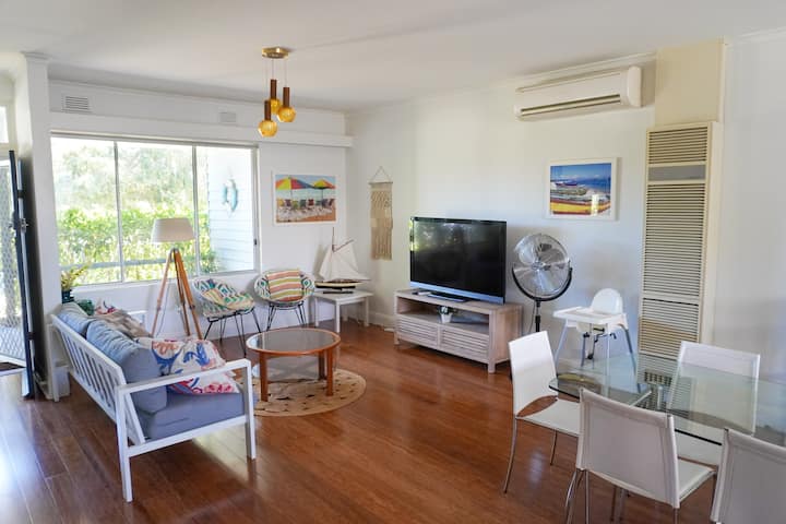 Beach House Getaway- 100m To The Beach - Shire of Mornington Peninsula