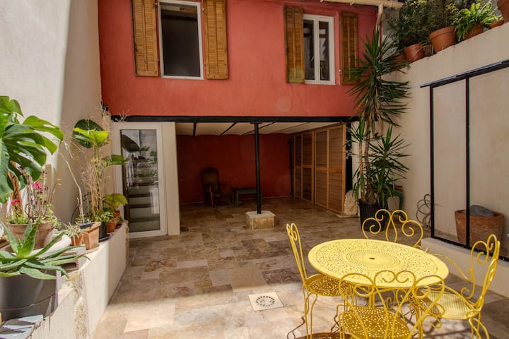 La Cour Secrète Des Allées - Marseille