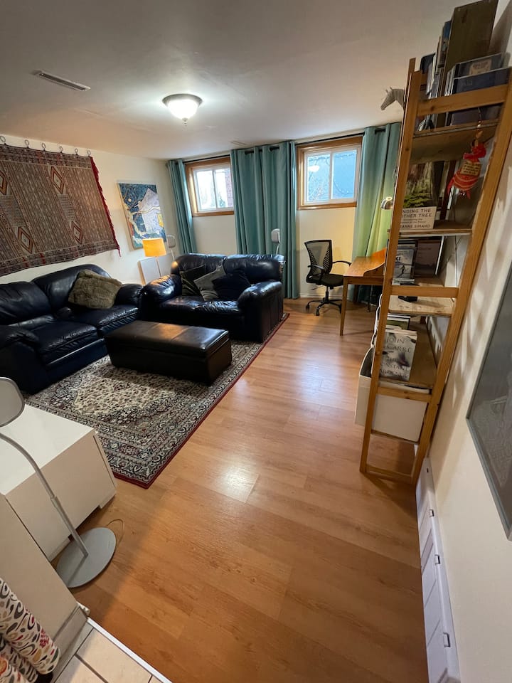 Bright Renfrew Suite - Alberta