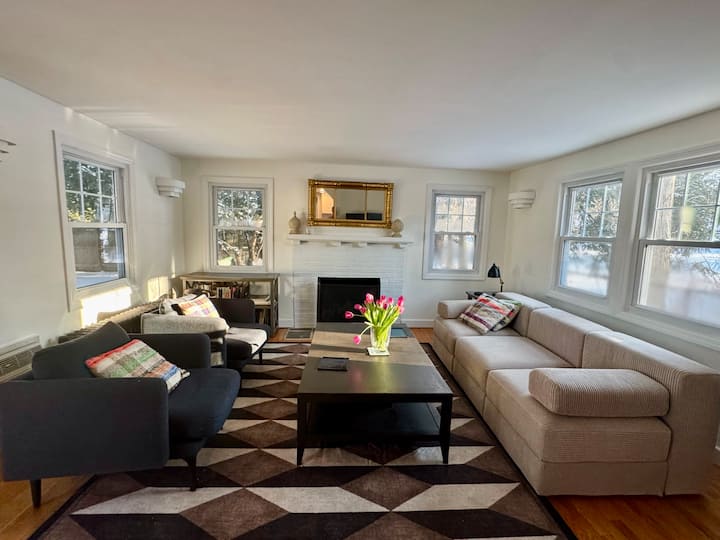 Chic And Cozy 2bd 1920's Cottage Retreat - Westchester County, NY