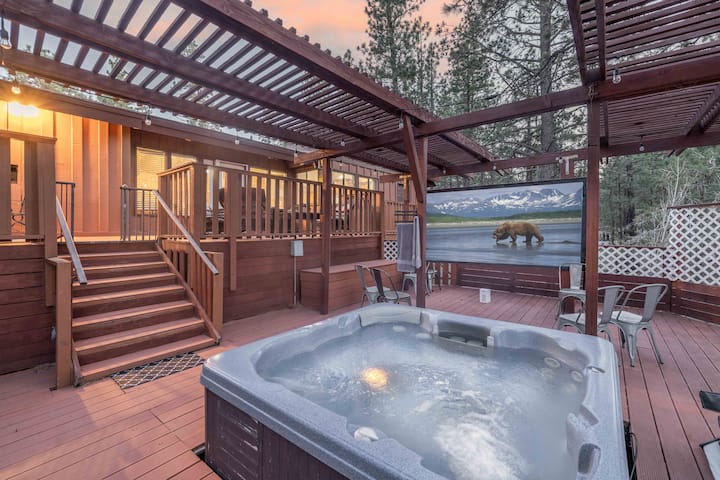 Serene 3br Cabin W/ Hot Tub & Outdoor Projector - Big Bear, CA