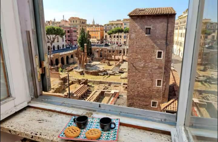 Apartment Facing Ruins - Roma