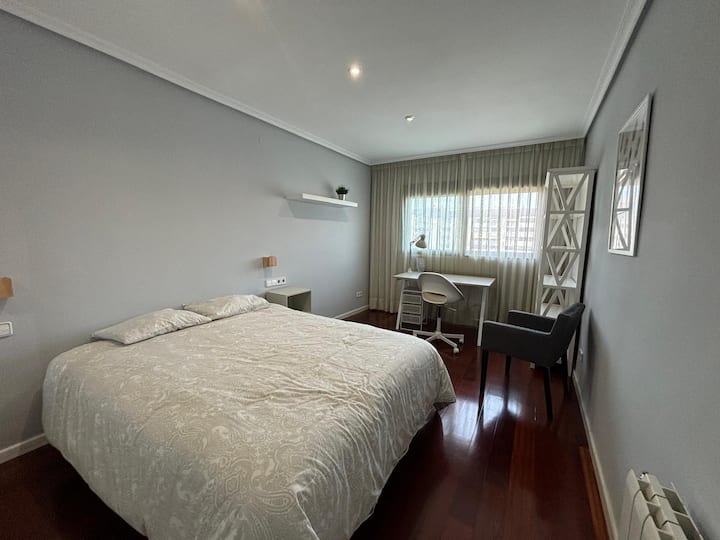 5 Bedroom Well Presented Flat - Valencia