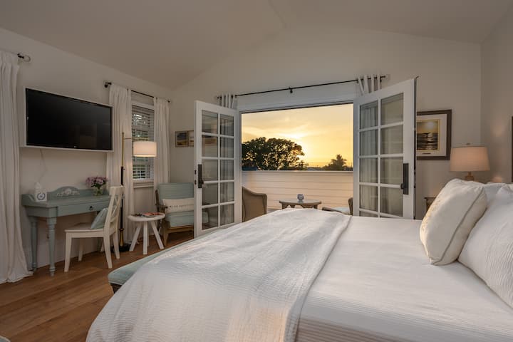 Lovely La Jolla Cottage Minutes From The Beach - San Diego, CA