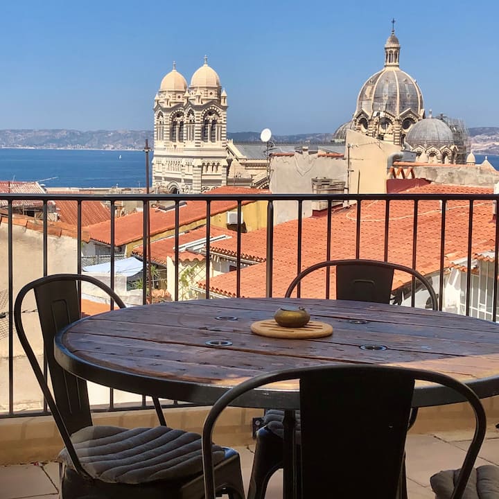 Duplex Typique Au Panier Avec Terrasse Vue Mer - Marseille
