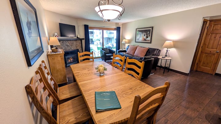 Remodeled Condo W/ Free Wifi, Parking, Heated Pool, Hot Tubs, Skier Shuttles - Avon, CO