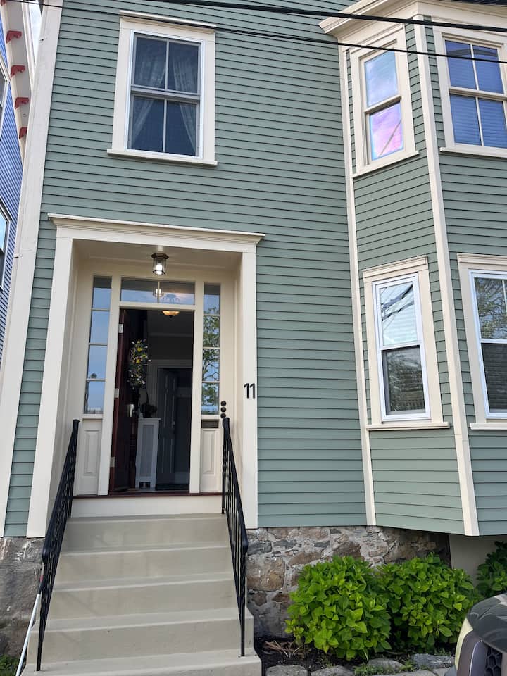 ★Entire House In Downtown Newport★5 Bdrm★parking★ - Jamestown, RI