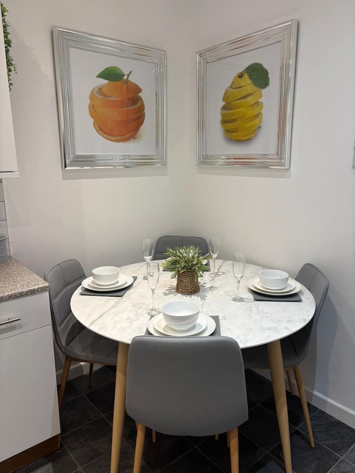 Modern 2 Bed Property With Free Parking And Sky Tv - Poulton-le-Fylde