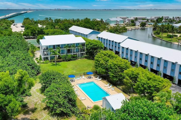 Waterfront 2br Condo (Fully Updated!) W/ 2 Bikes! - Pine Island, FL