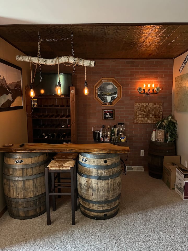 2026 Saratoga & Belmnt Private Retreat-bar-game Rm - Saratoga Springs, NY