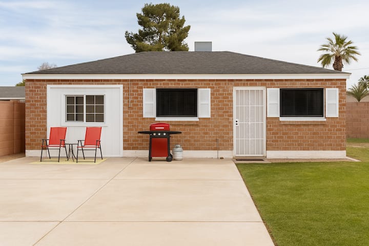 Charming Redbrick Cottage - Biltmore Area - Phoenix