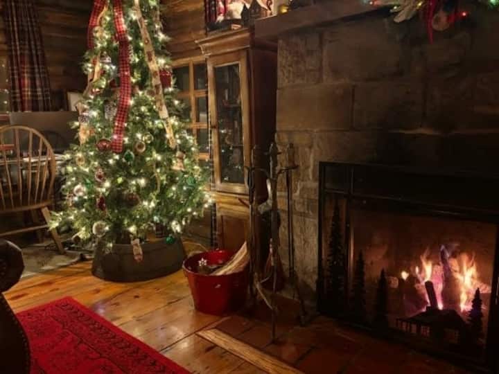 Early 1900s Log Cabin At Rogers Lake - Suite Style - Old Lyme, CT