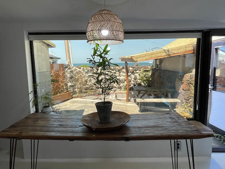 "농띠 1- 밖거리"  독채 ᆢ할인 행사 중ᆢ 바다가  보이는~ 제주 스러움  제주다움.~ - Jeju