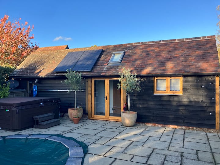 Tranquil Country Retreat With Pool & Hot Tub - Kent