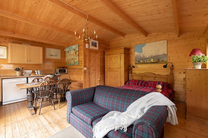 The Cabin At Little Bosveal, Nr The Helford River - Coverack