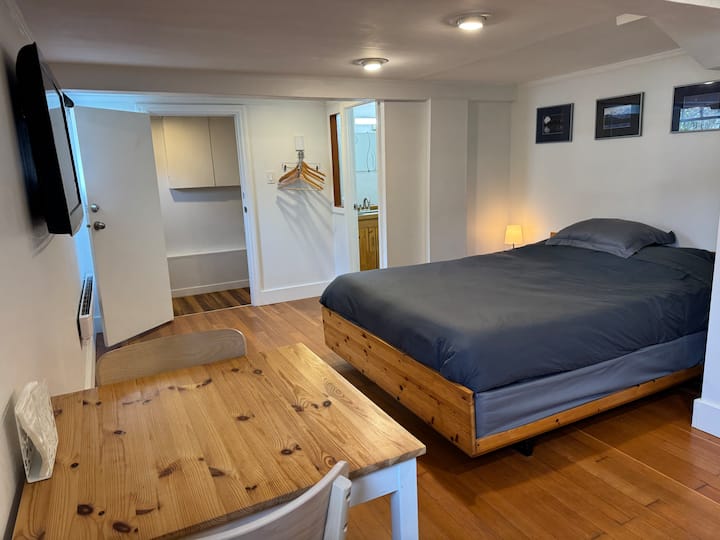 The Colquitz Cottage B&b Suite - Saanich