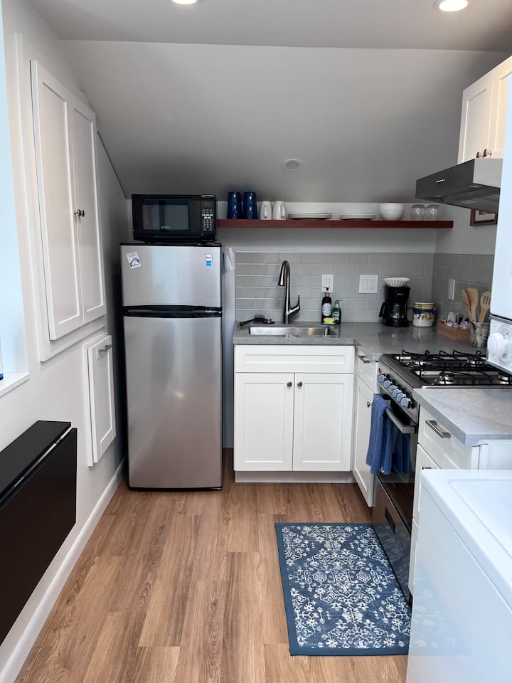 Chic Modern Studio Near Sfo W/ Kitchen & Laundry - Daly City