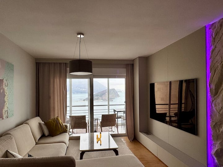 Sea View Spacious Apartment - Montenegro