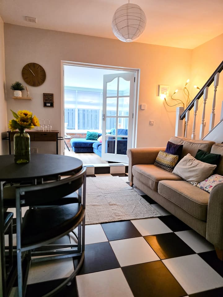 The Big Belfast House, 6 Bedroom Gaeltacht Quarter - Belfast