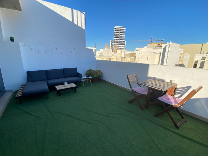 Bright And Spacious Penthouse 1 Min From Sea - Malta