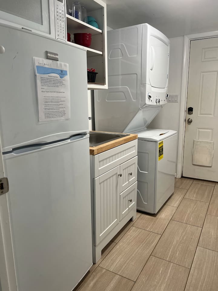 300 Feet From Atlantic Ocean: Cozy Guest Suite - Virginia Beach, VA