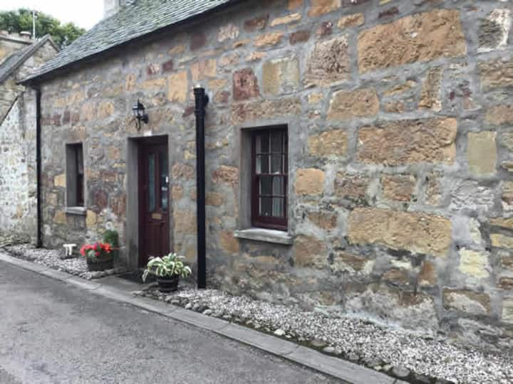 8 Gilchrist Square - Dornoch