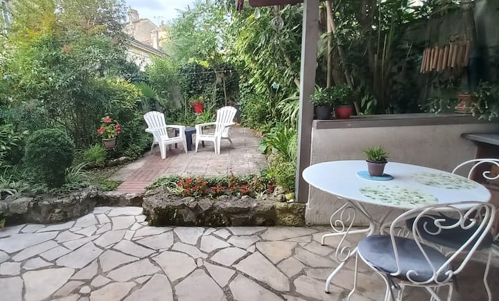 Maison De Ville Avec Un Surprenant Jardin - Bordeaux