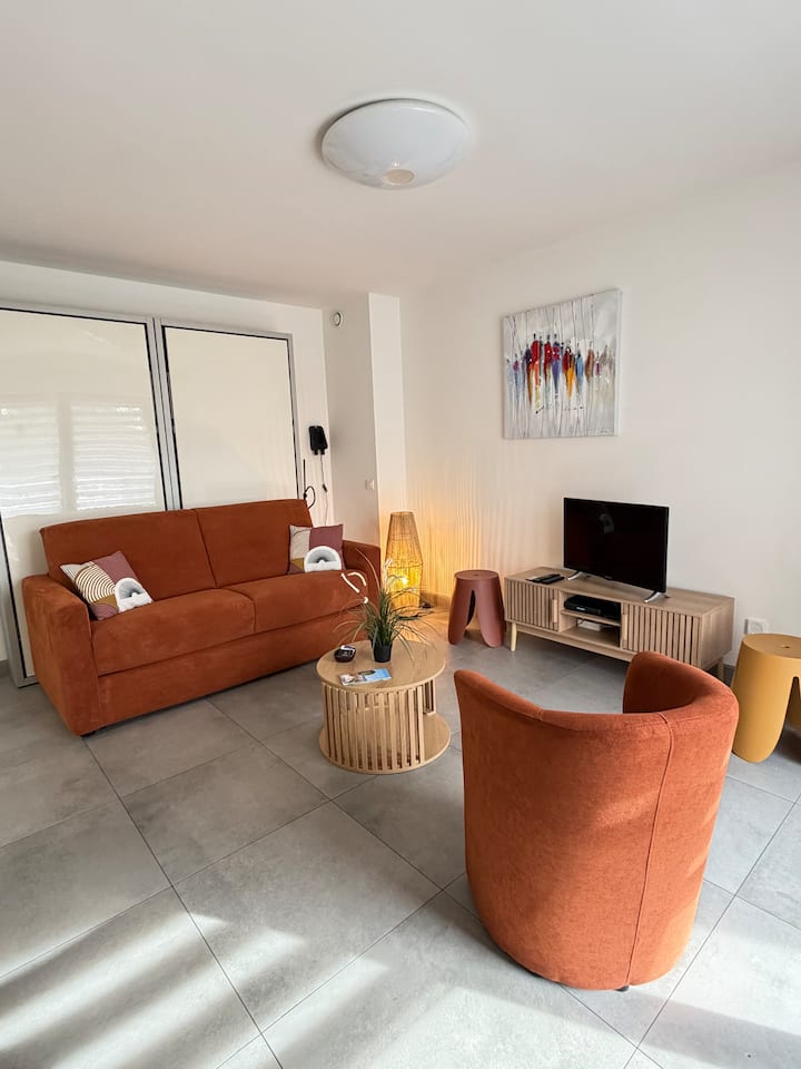 Studio Cosy Et Lumineux - Séjour Idéal - Parking - Sanary-sur-Mer
